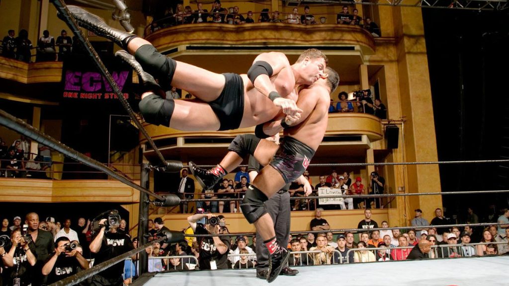 The Undertaker Pictured Backstage With Recently-Returned WWE Stars ...